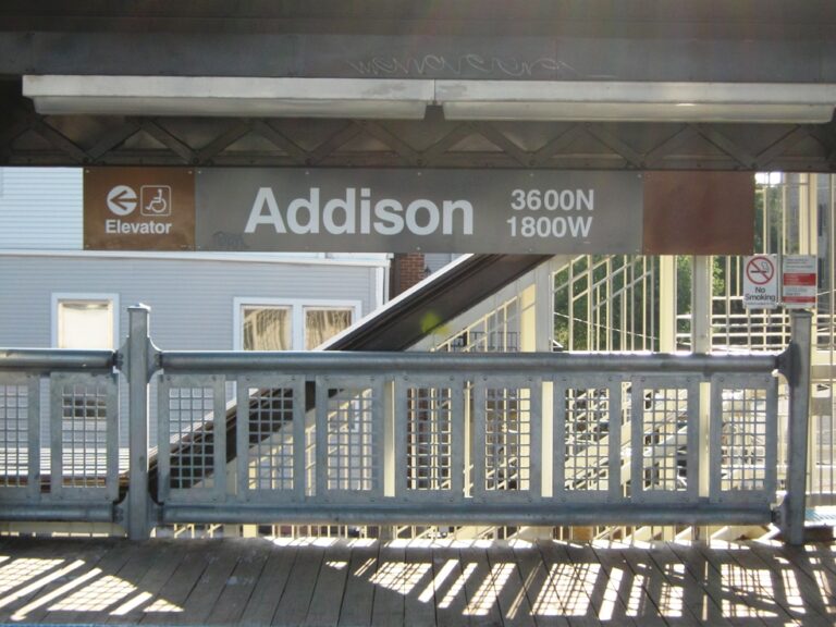 Best Ways to Get to Wrigley Field | Chicago Cubs